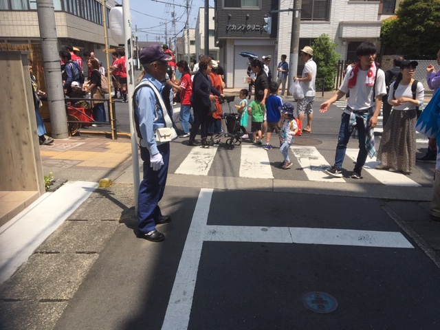 「第22回ひの新撰組まつり」の警備の一部を実施しました。 | 日本綜合警備株式会社 | 東京の交通誘導警備、雑踏警備、施設警備